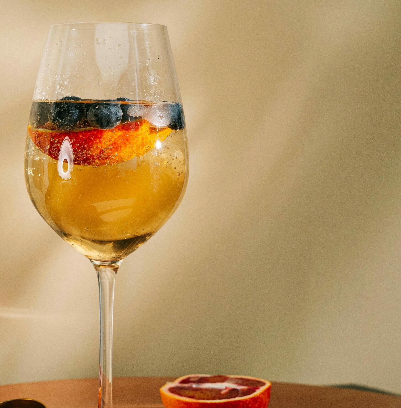 Njut av en drink med vitt vin: 5 goda recept